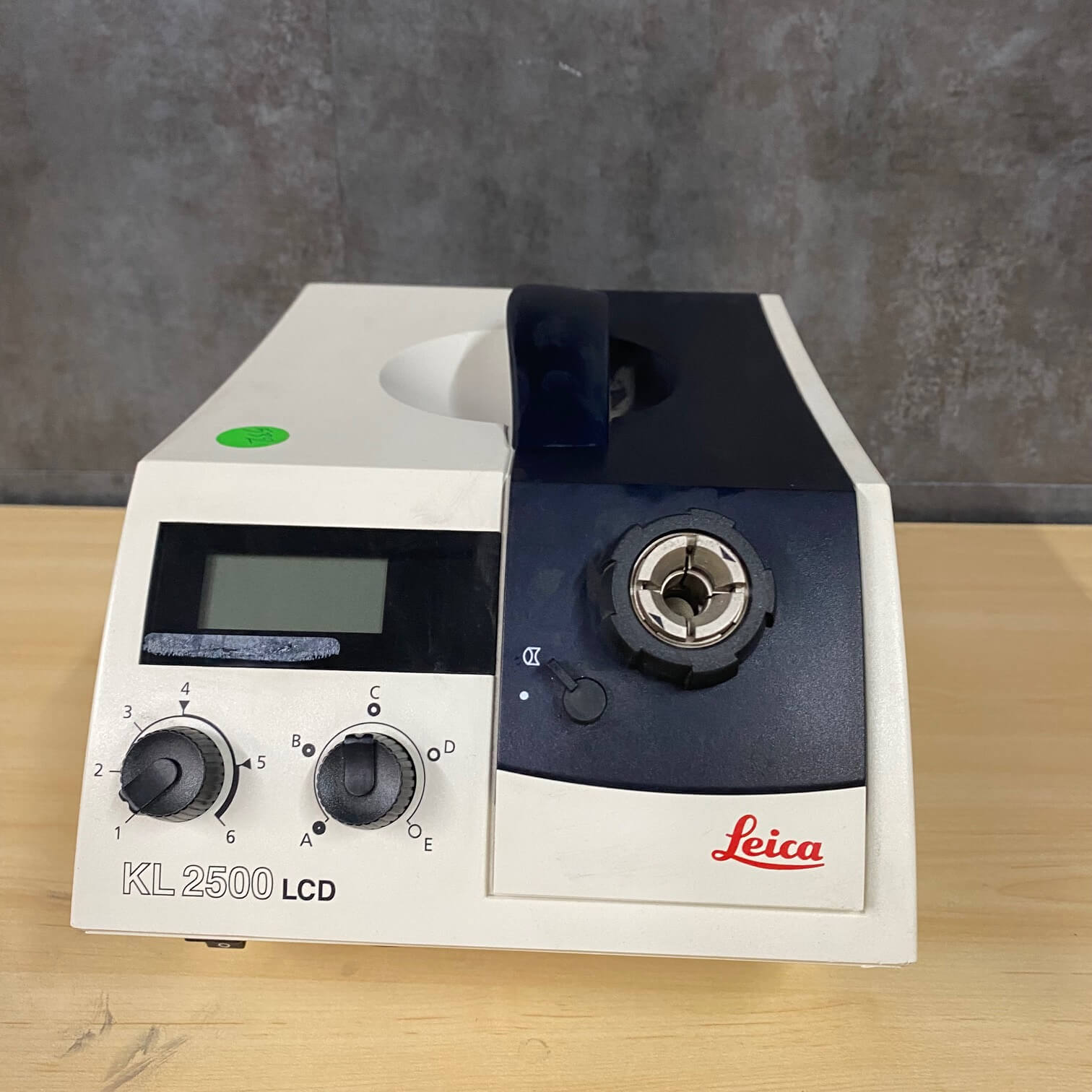Leica KL 2500 LCD Cold Light Source