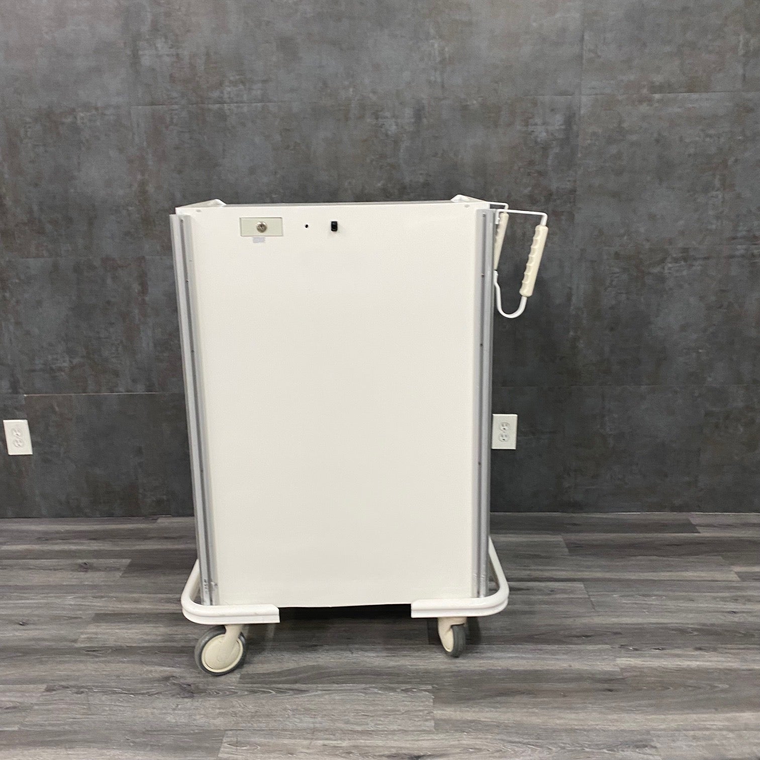 Medical Cart with 6 Drawers and Lock and Key (Refurbished)