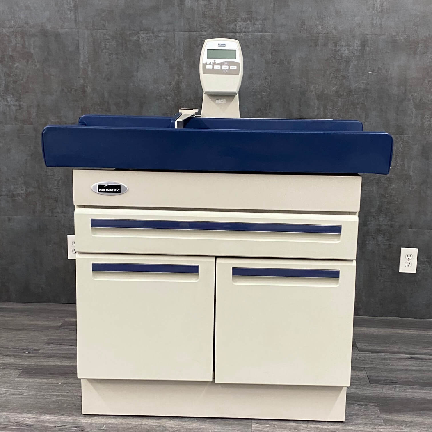 Midmark 640 Pediatric Table, Pediatric Scale