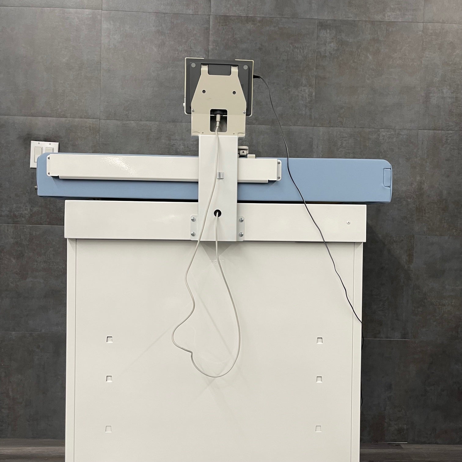 Midmark 640 Pediatric Table, Pediatric Scale