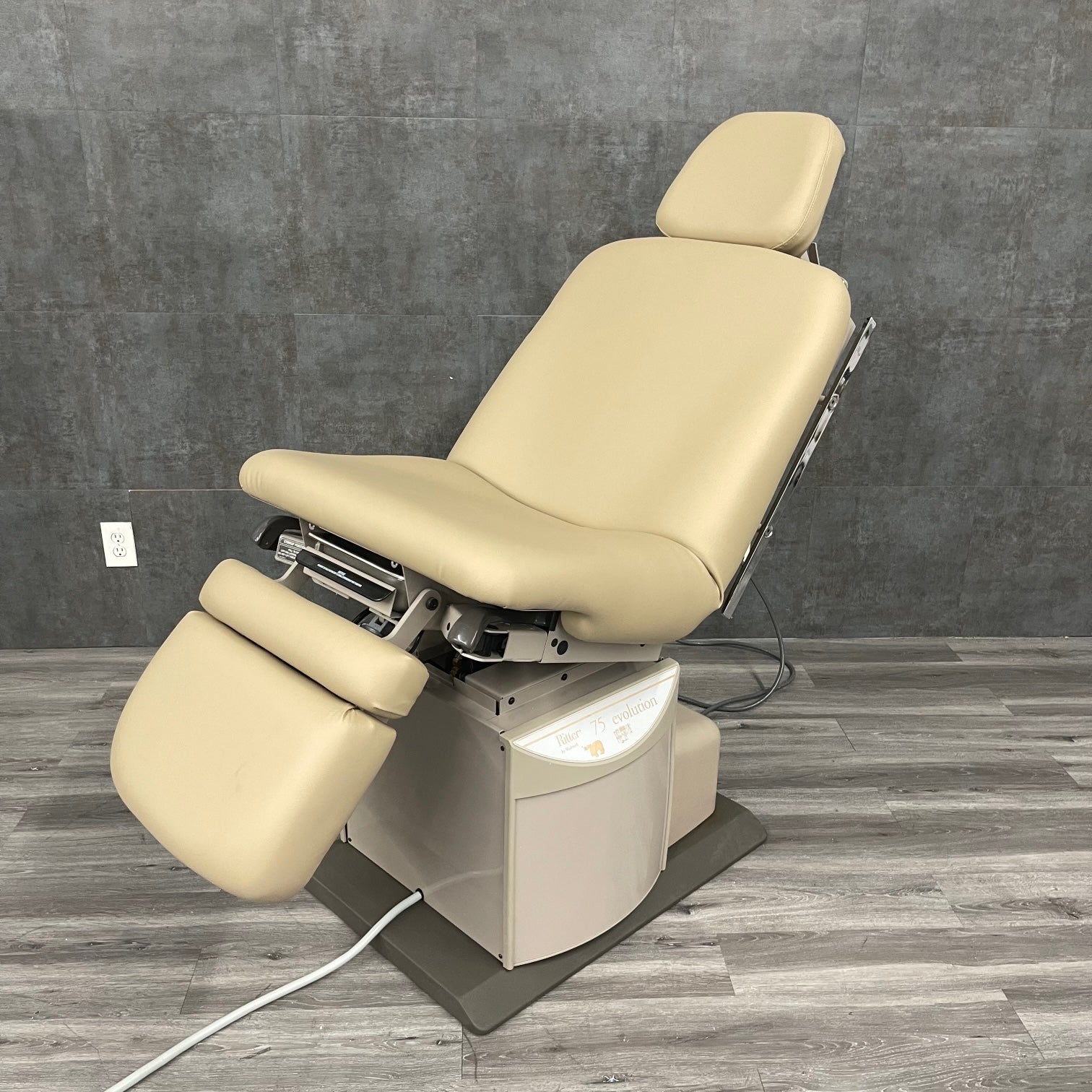 Midmark 75 Evolution Power Procedure Table