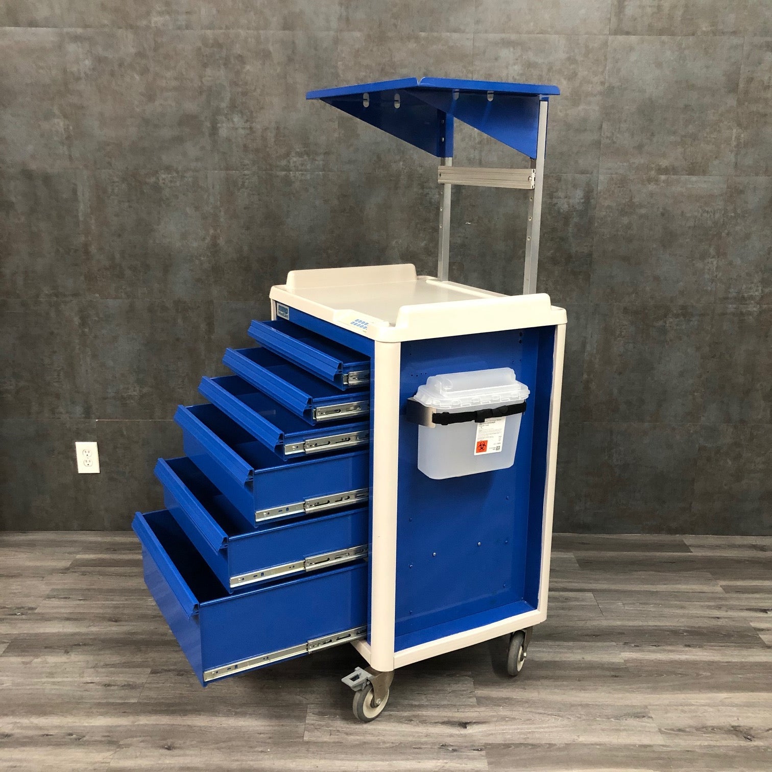 MMP Programmable Medication Cart, Crash cart