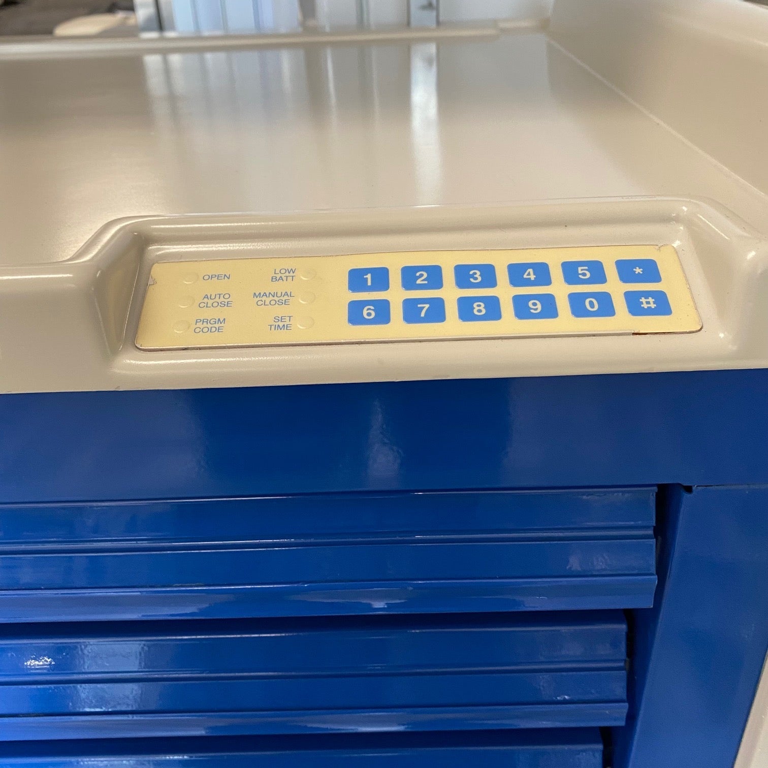 MMP Programmable Medication Cart, Crash cart