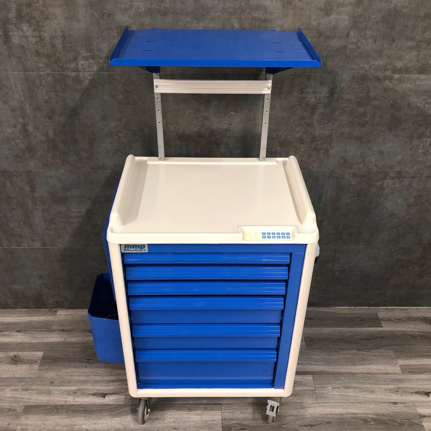 MMP Programmable Medication Cart, Crash cart
