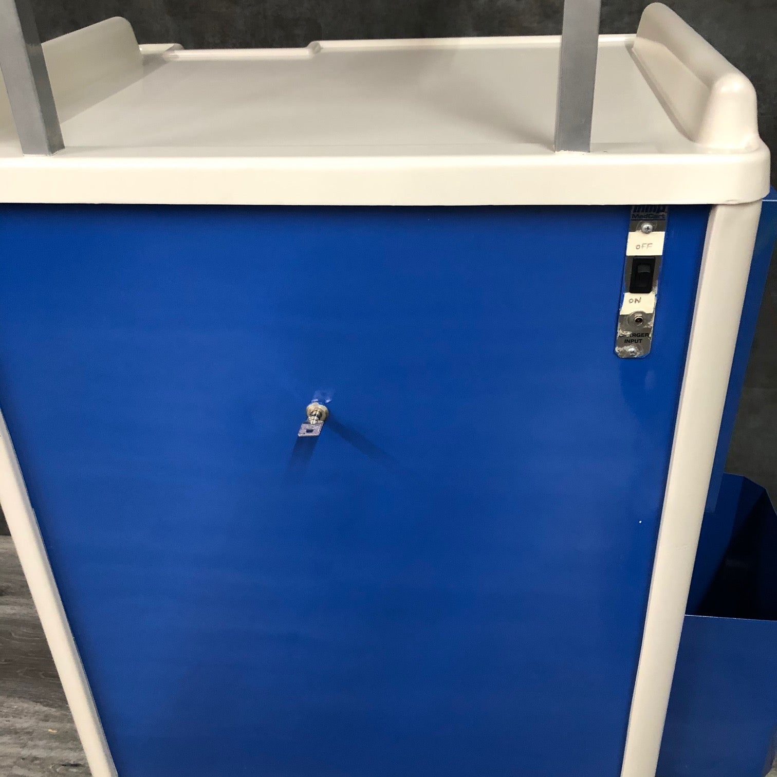 MMP Programmable Medication Cart, Crash cart