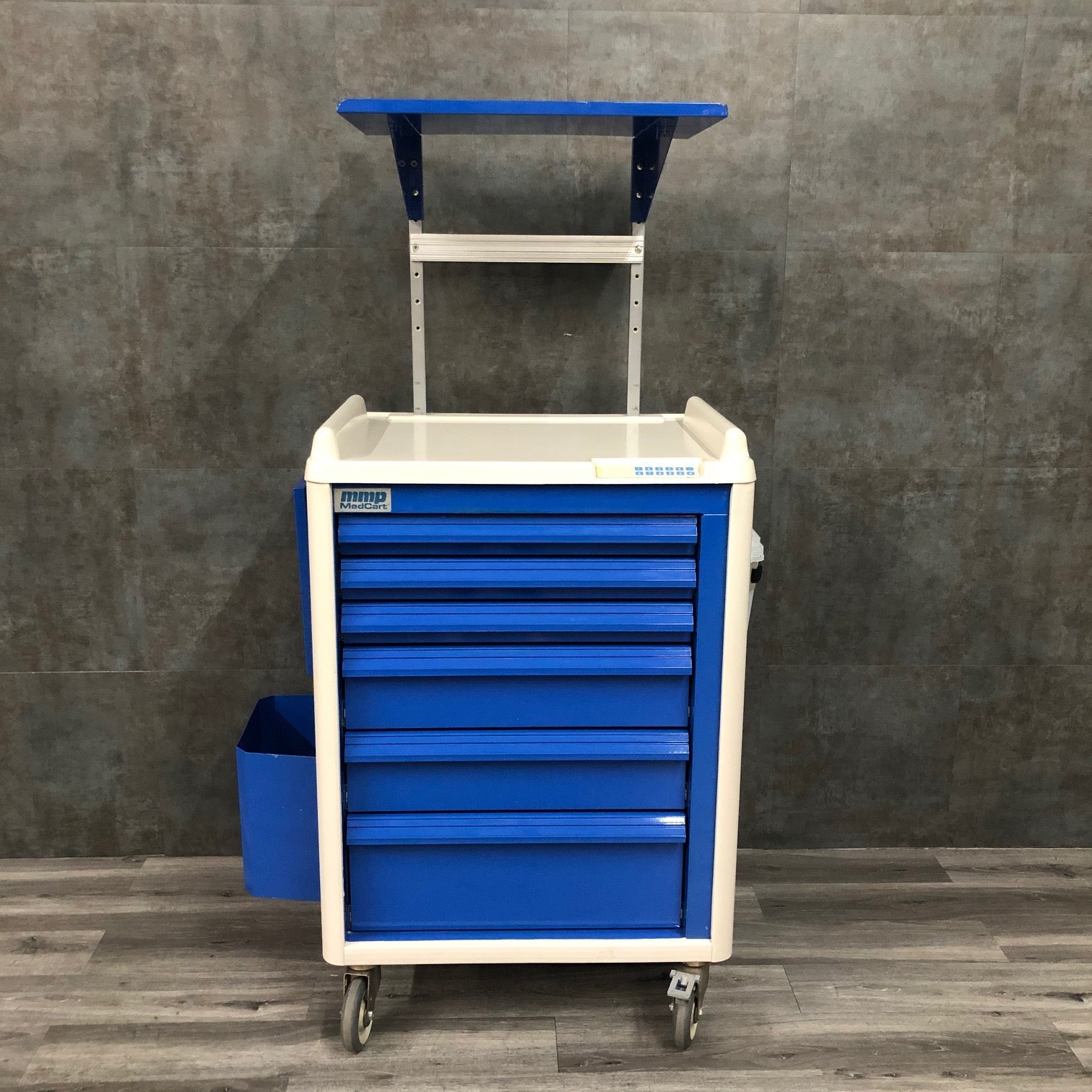 MMP Programmable Medication Cart, Crash cart