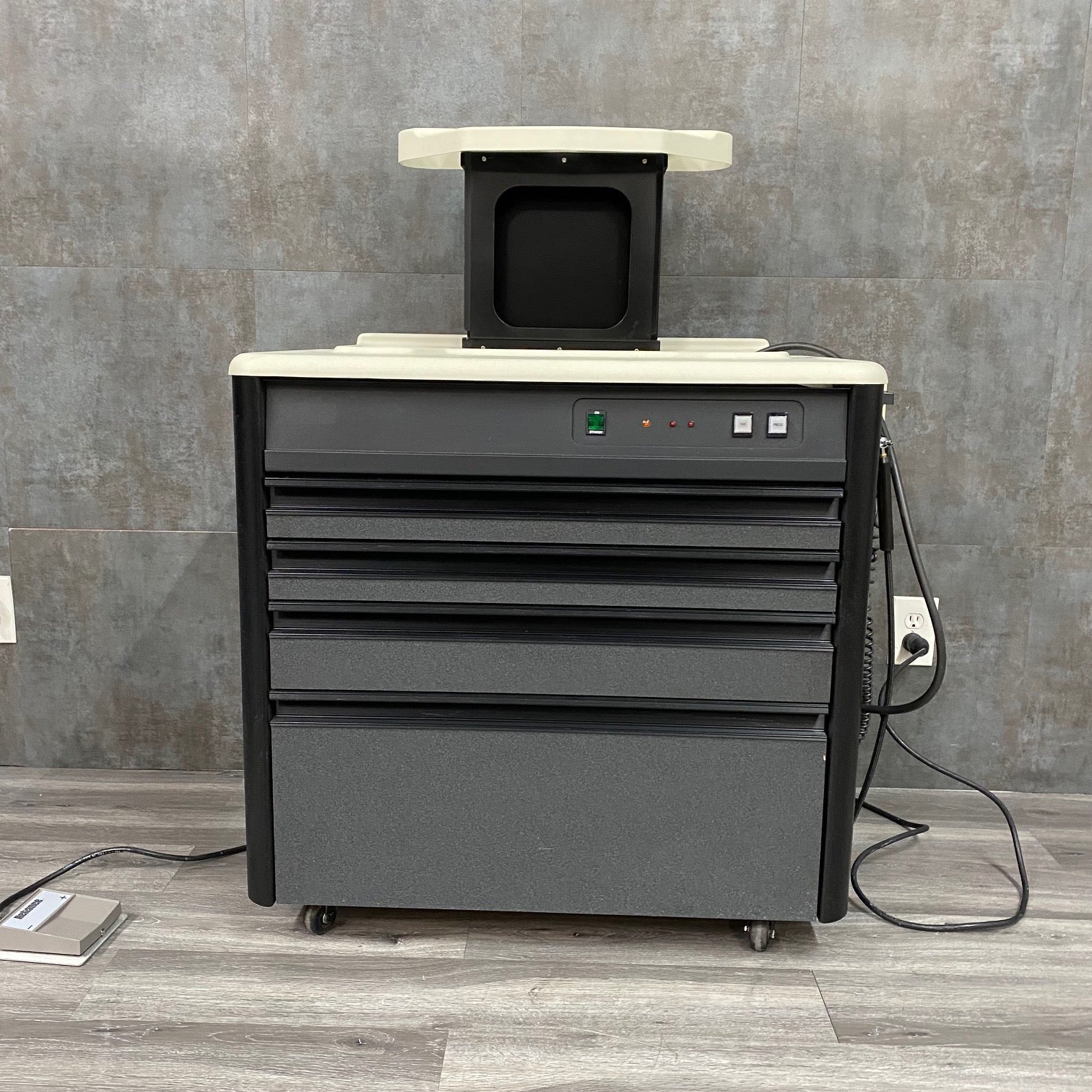 Reliance 425 ENT Treatment Cabinet