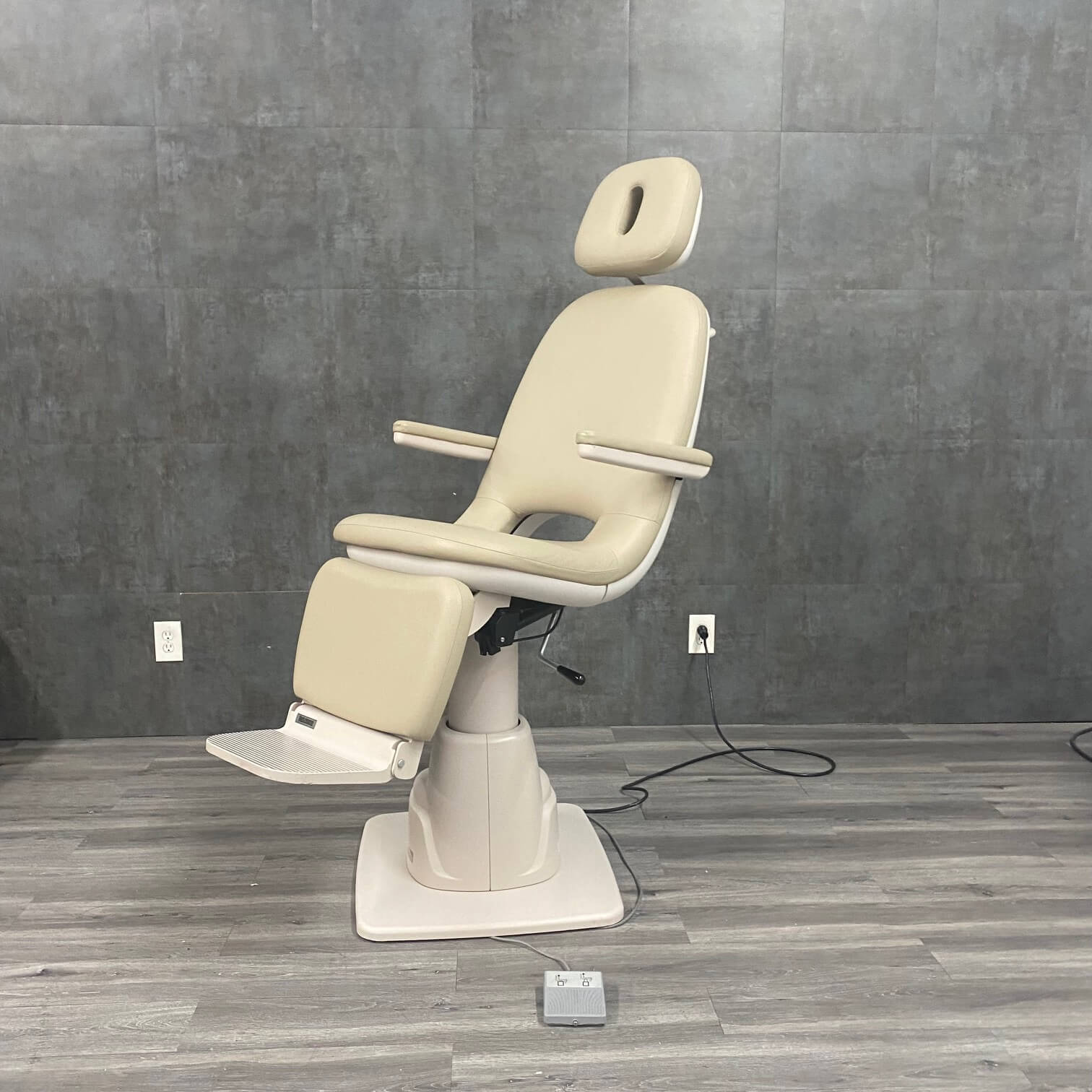 Reliance 520 Tilt Exam Chair | Refurbished Medical Equipment