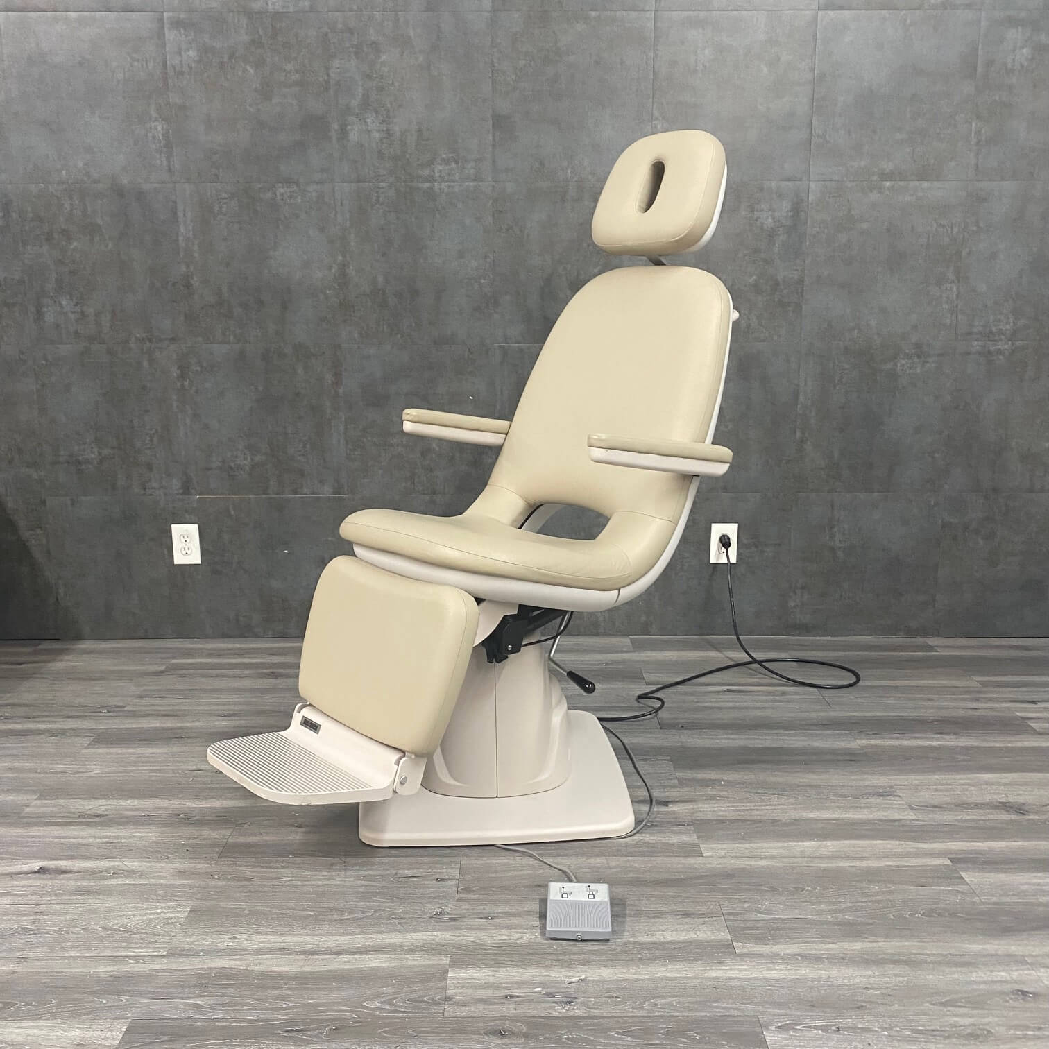 Reliance 520 Tilt Exam Chair | Refurbished Medical Equipment