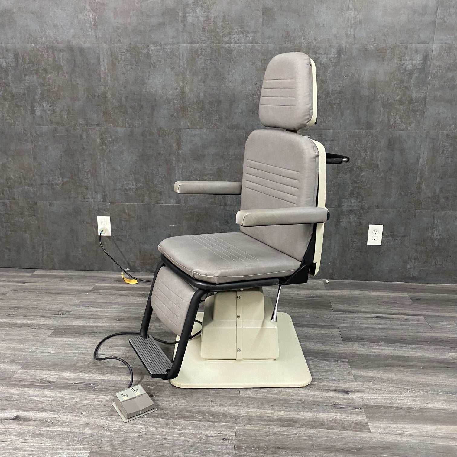Reliance 5200 Exam Chair