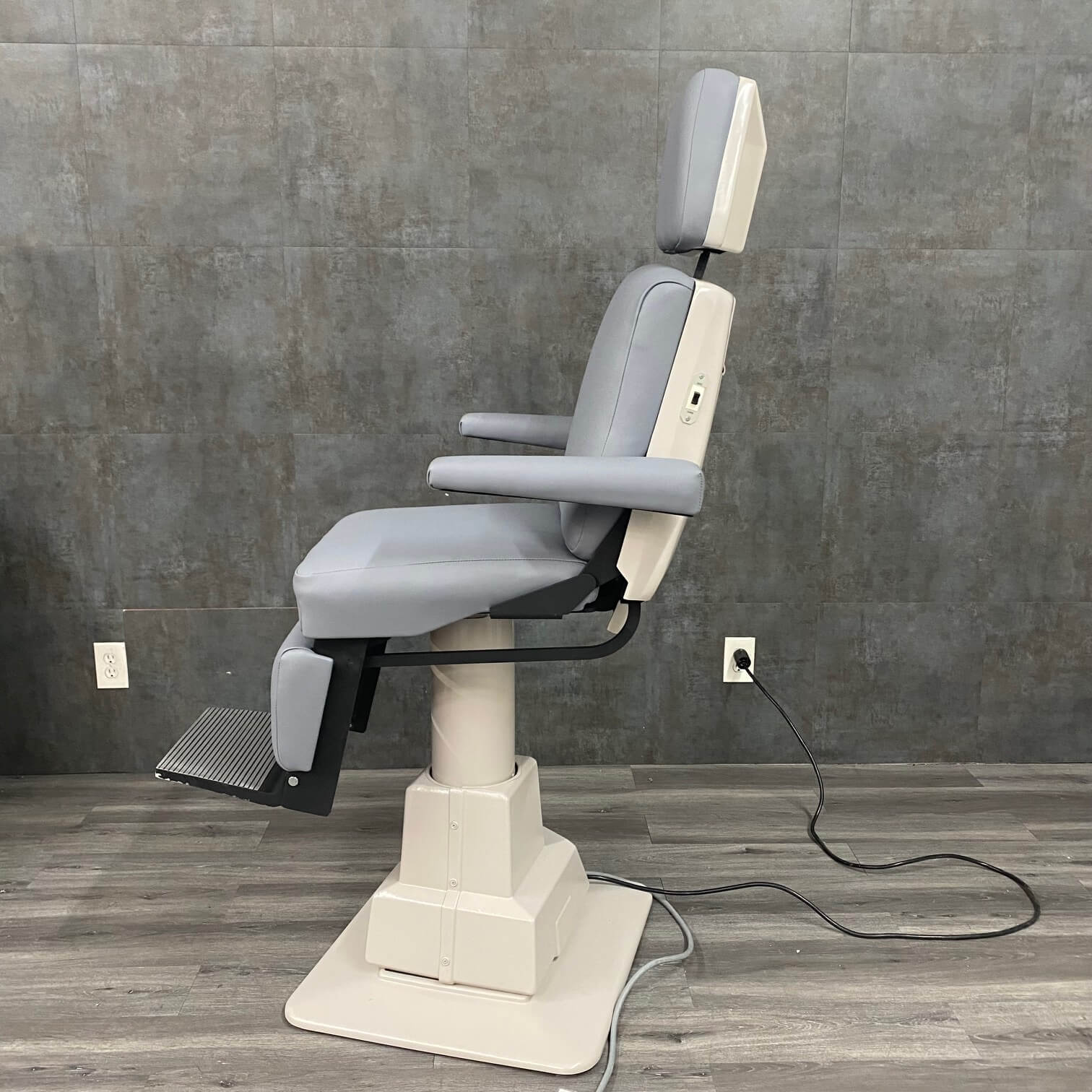 Reliance 6100 Exam Chair Refurbished - – Angelus Medical and Optical