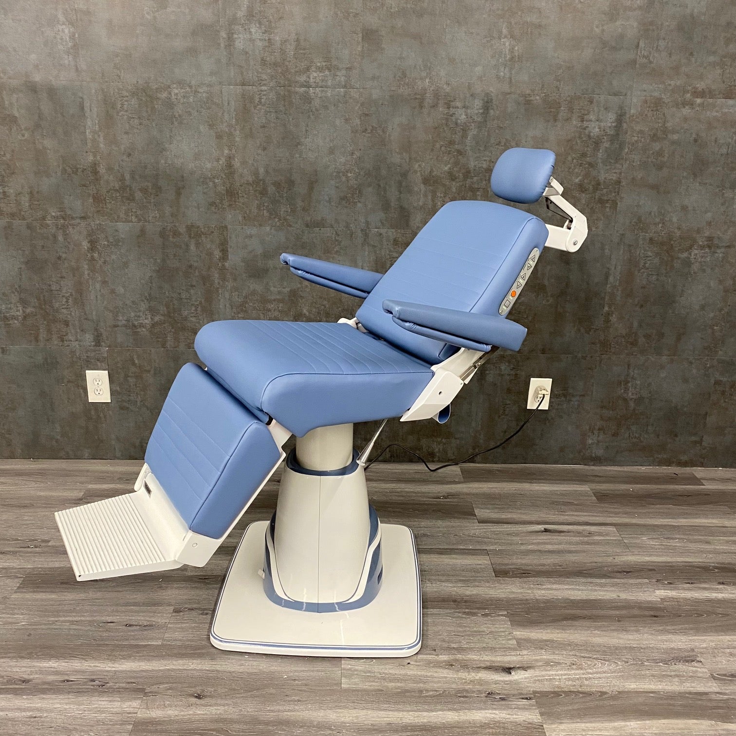 Reliance 7000 Exam Chair