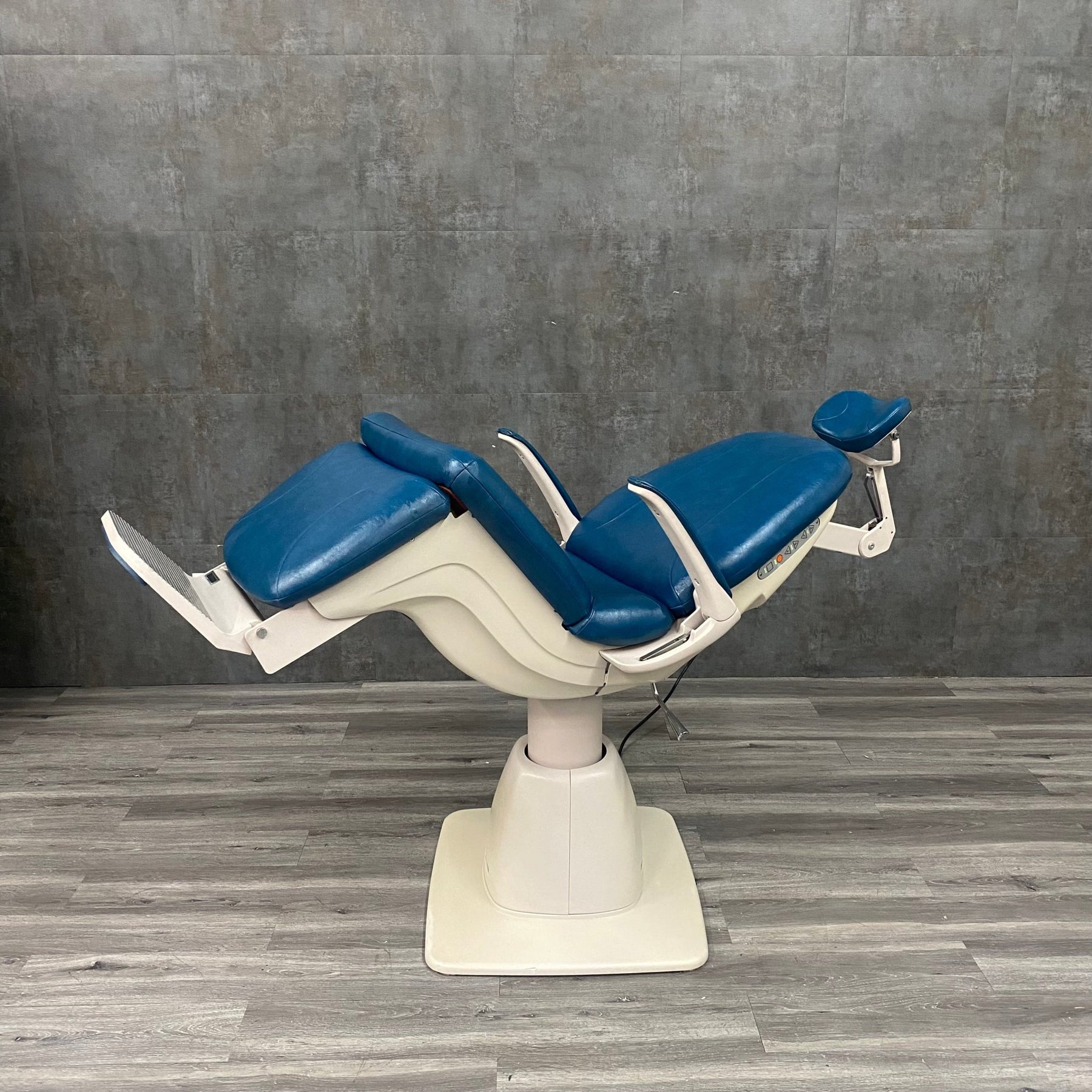 Reliance 920 FX Exam Chair