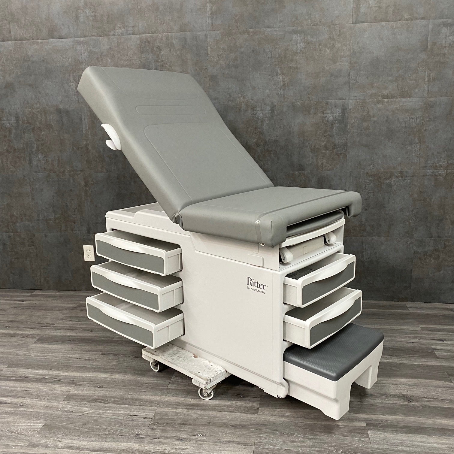 Buy Refurbished Midmark Ritter 204 Manual Exam Table Near Me – Angelus ...