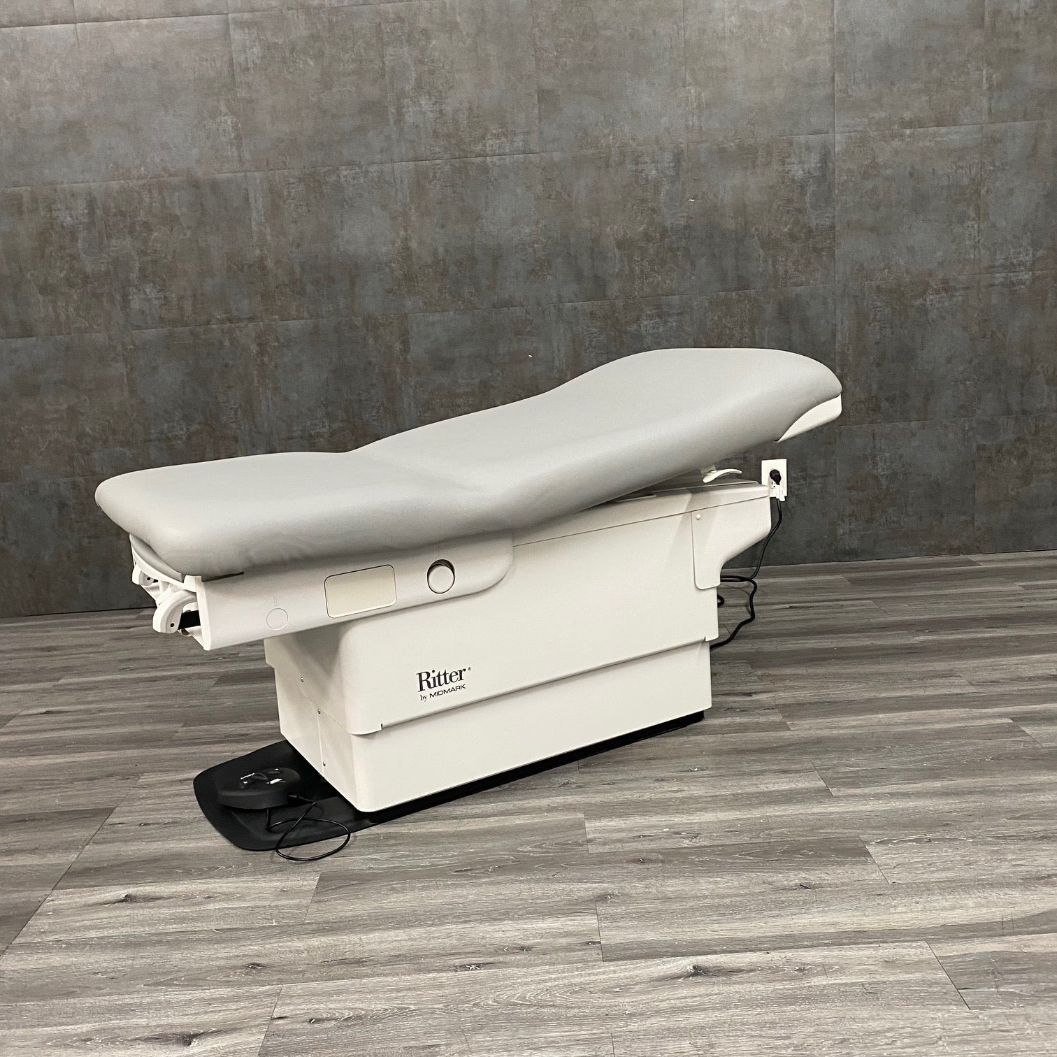 Ritter 224 Barrier-Free Examination Power Exam Table