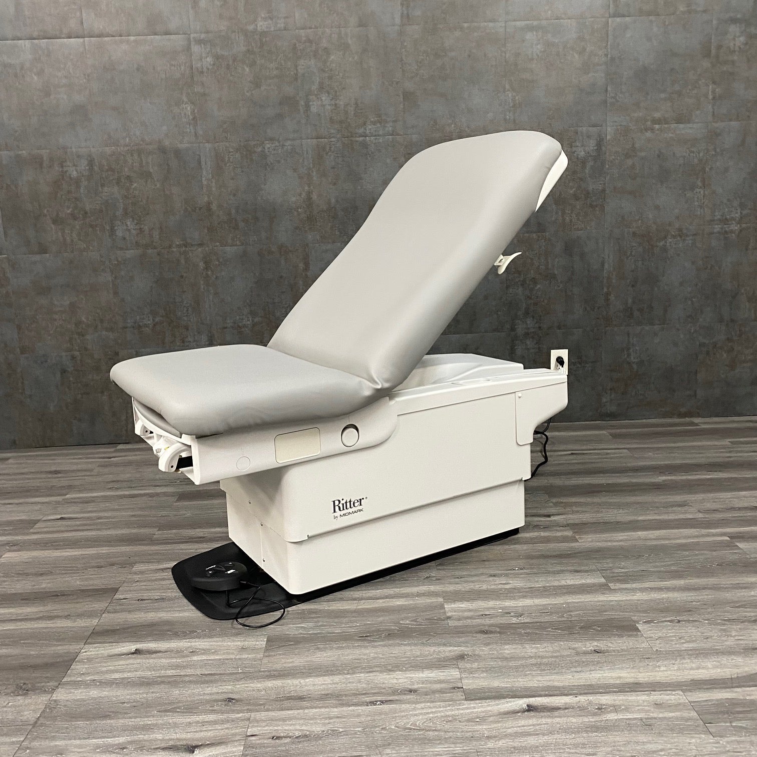 Ritter 224 Barrier-Free Examination Power Exam Table