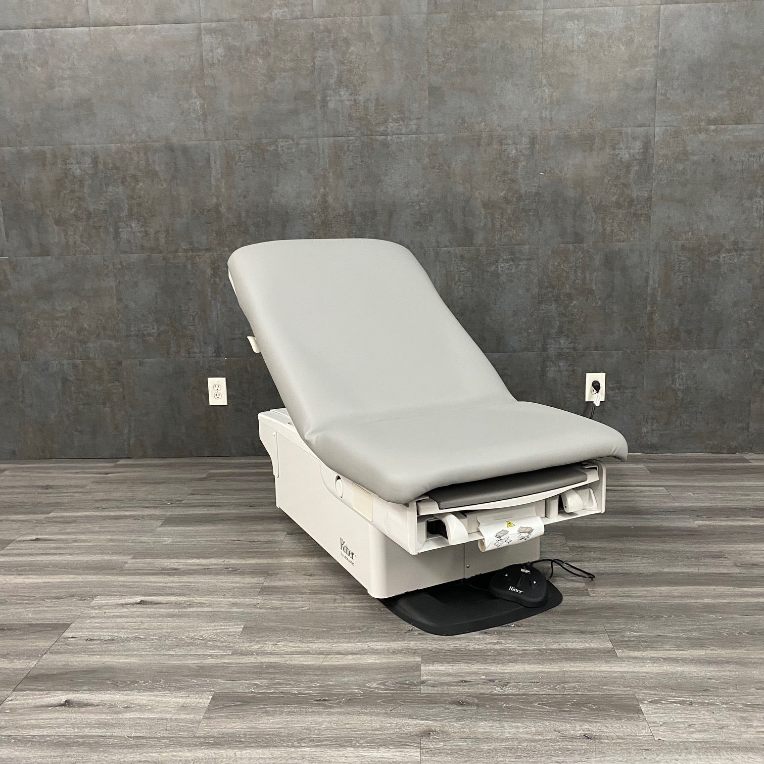 Ritter 224 Barrier-Free Examination Power Exam Table