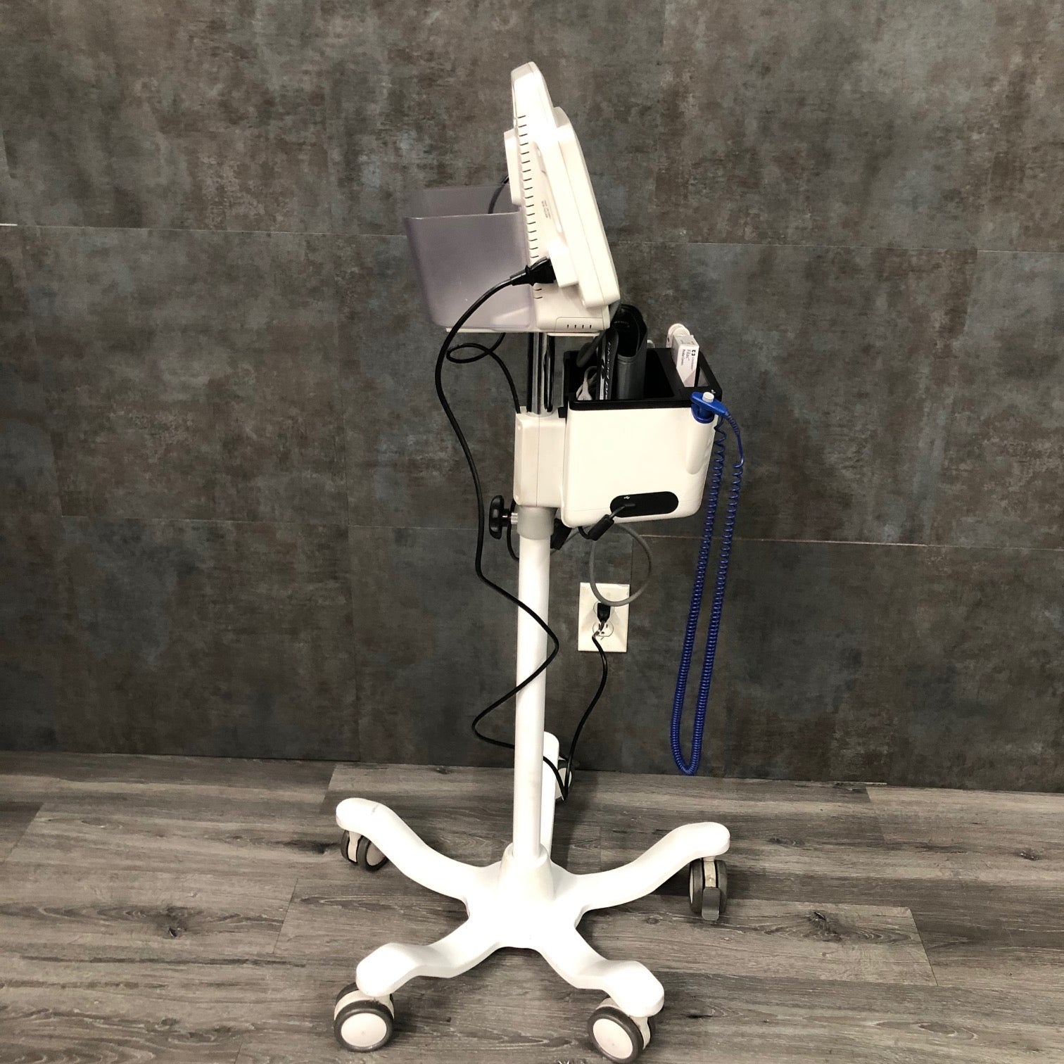 SECA mVSA Patient Monitor - NiBP, SpO2, Temp, Pulse, EQ BP, Touchscreen ...