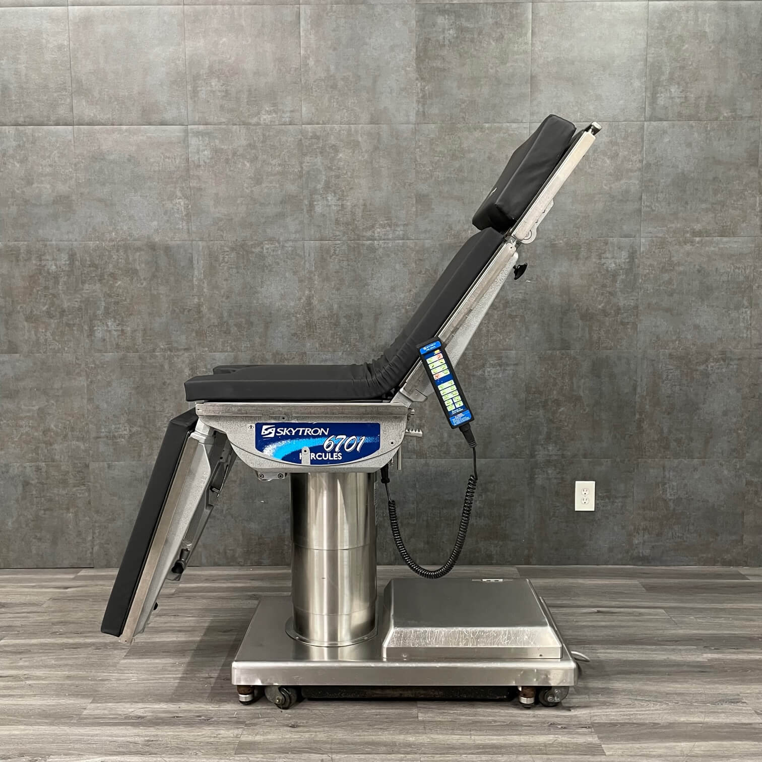Skytron 6701 Surgical Table | Operating Table
