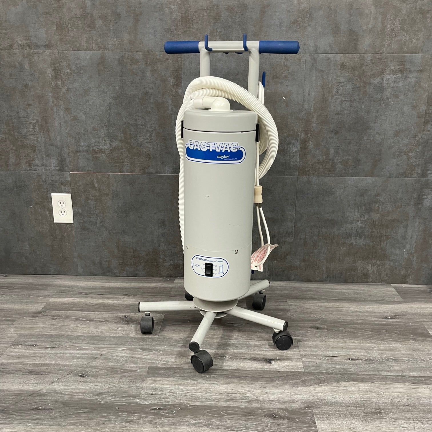 Stryker 986 Cast Vacuum (Refurbished)