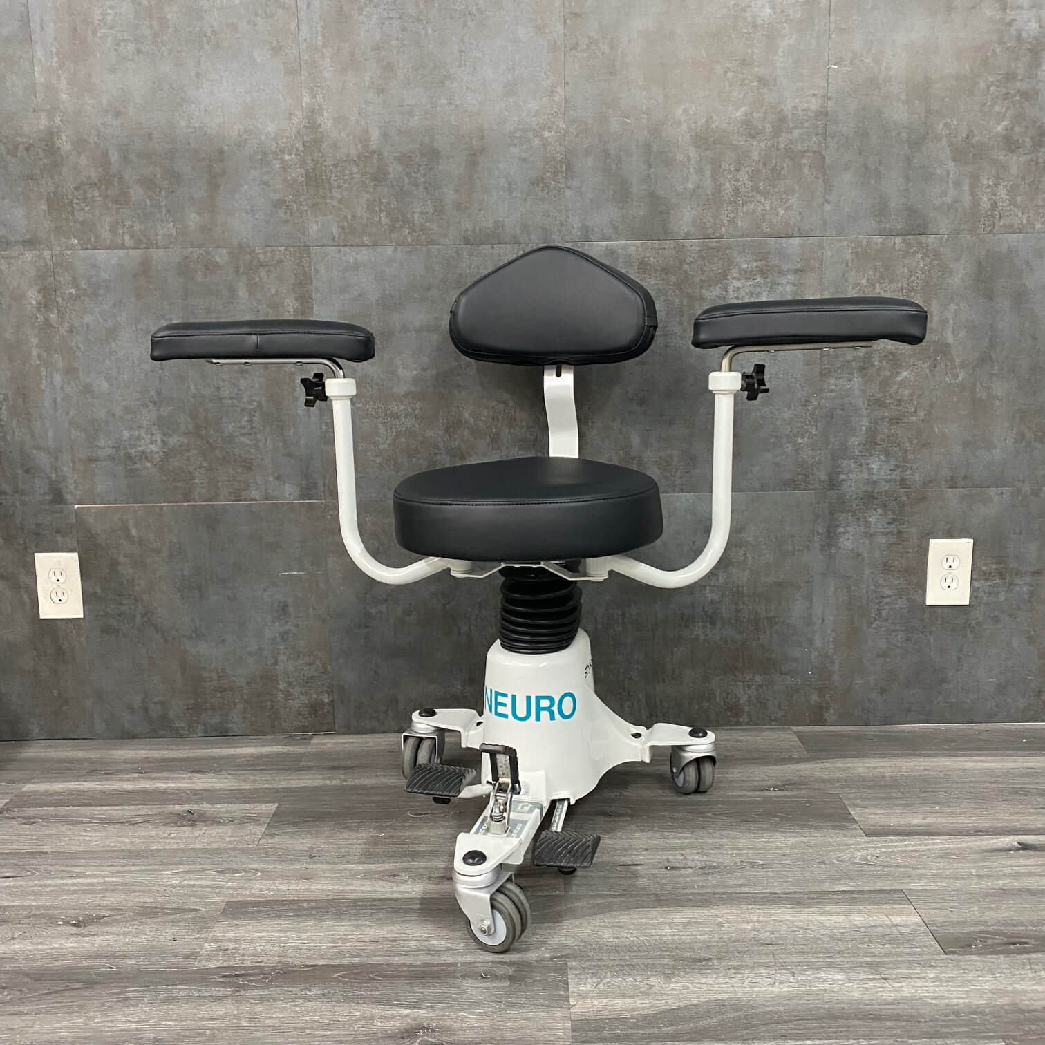 Stryker 830 Surgistool w Armrests