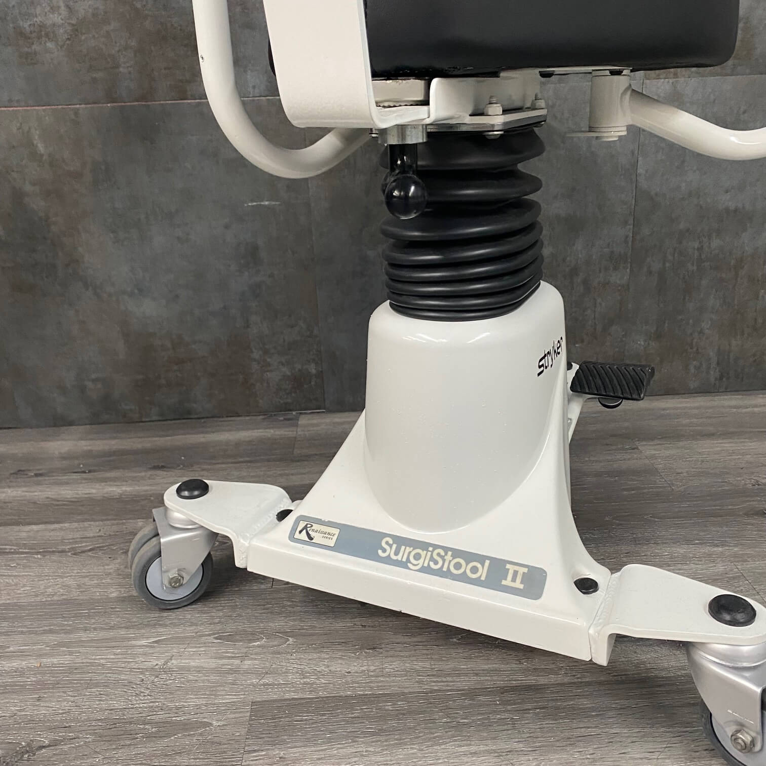 Stryker 830 Surgistool w Armrests