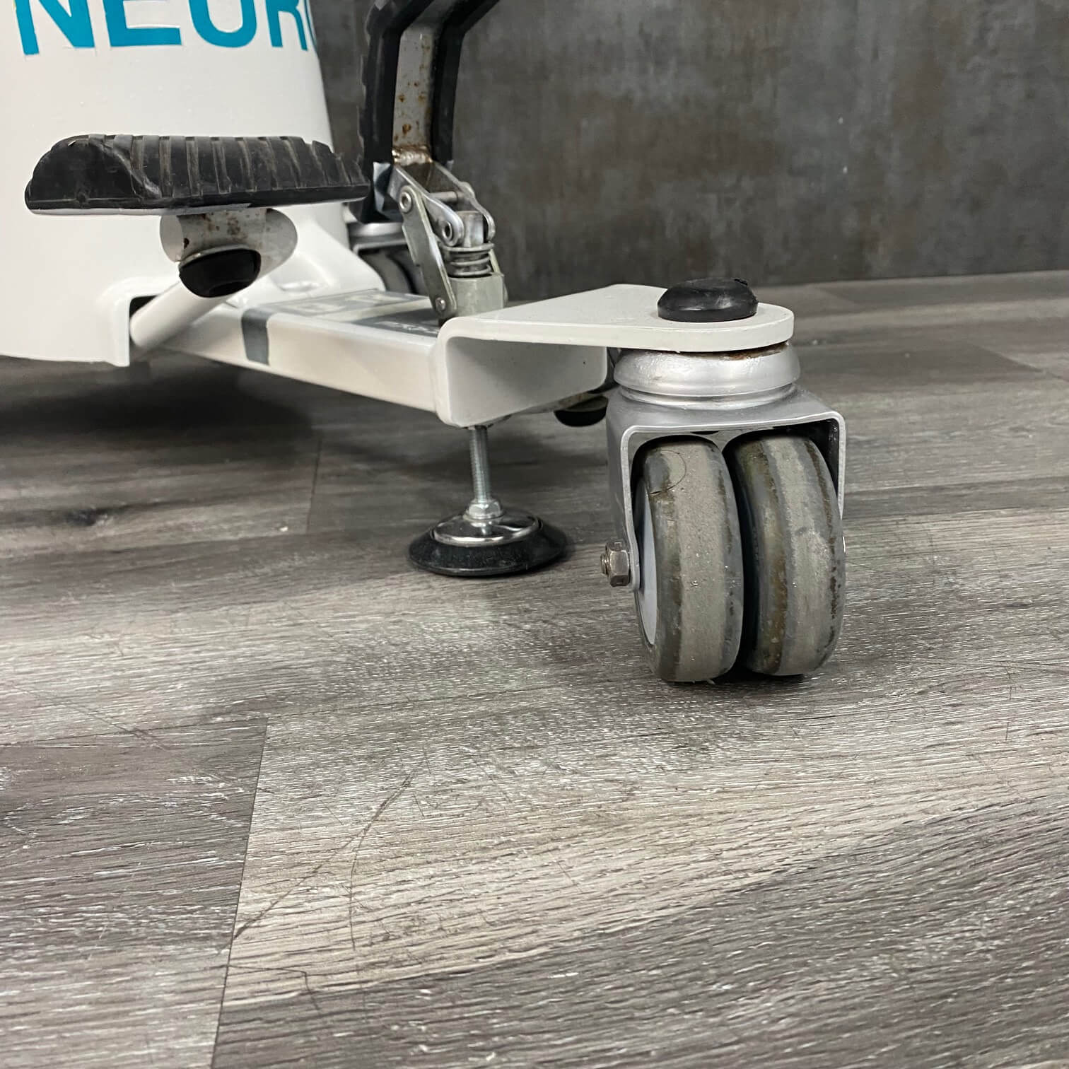 Stryker 830 Surgistool w Armrests