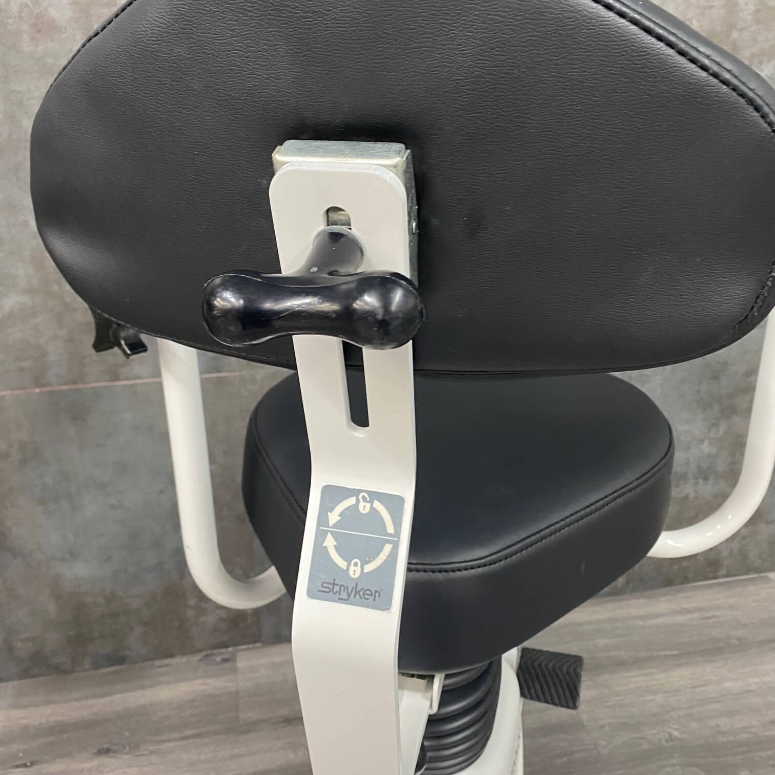 Stryker 830 Surgistool w Armrests