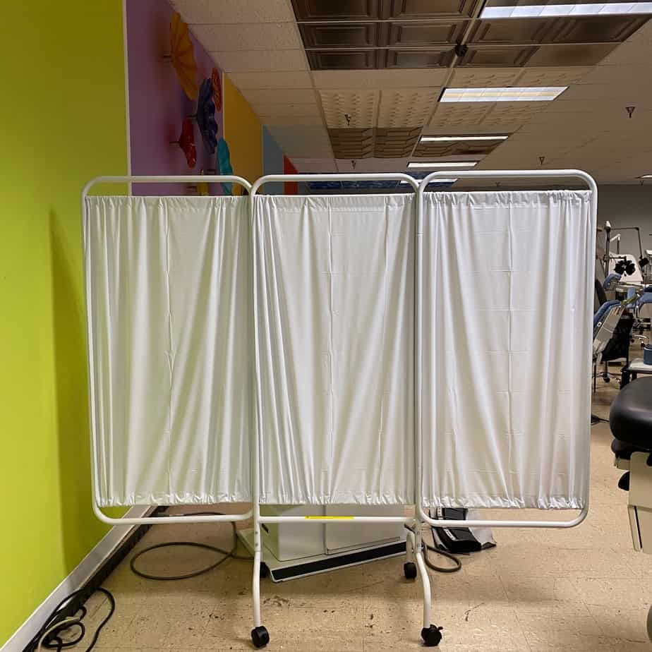 Three Fold Roll away Privacy Screen (New)