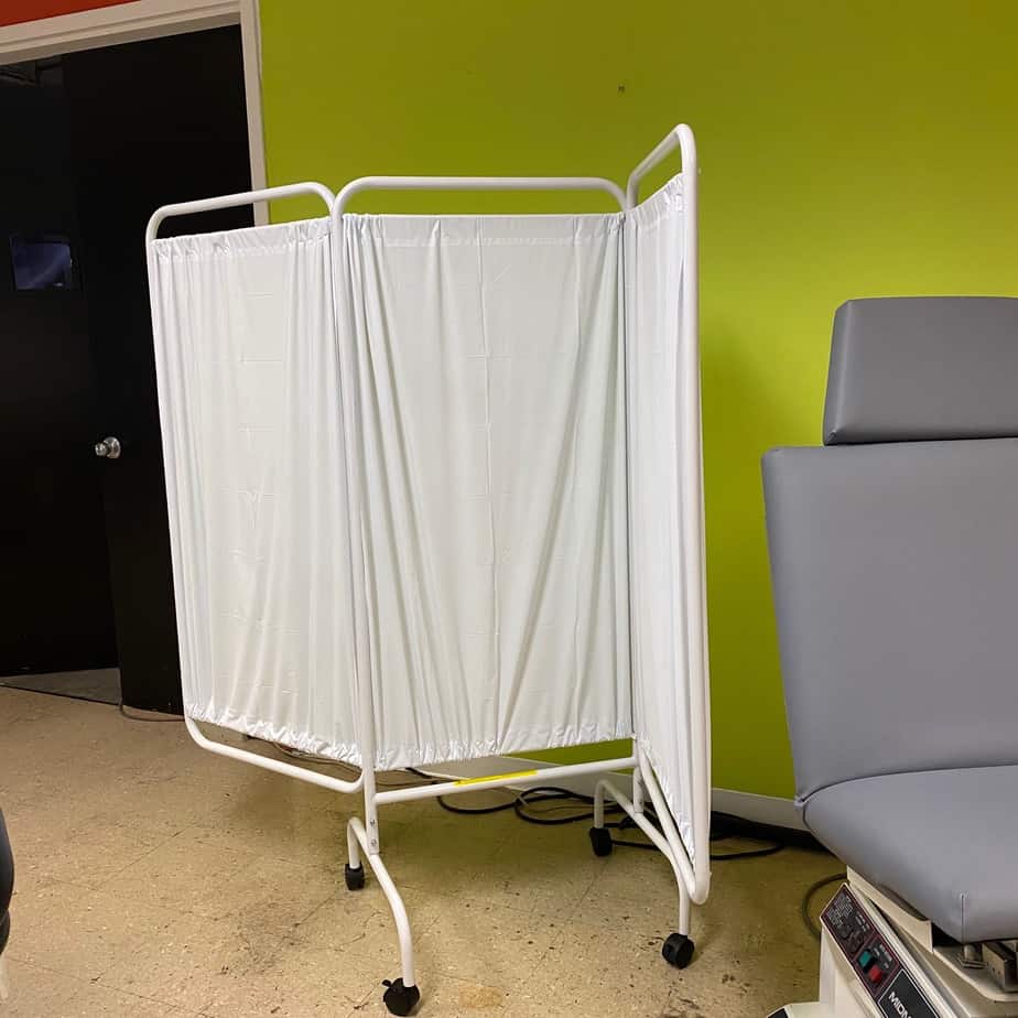 Three Fold Roll away Privacy Screen (New)