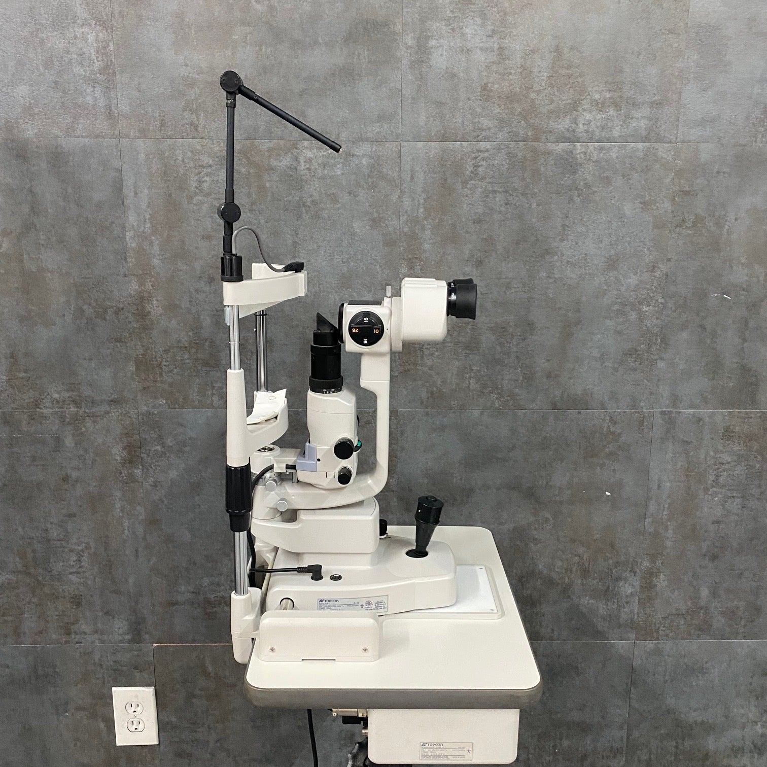 TopCon SL-D2 Slit Lamp