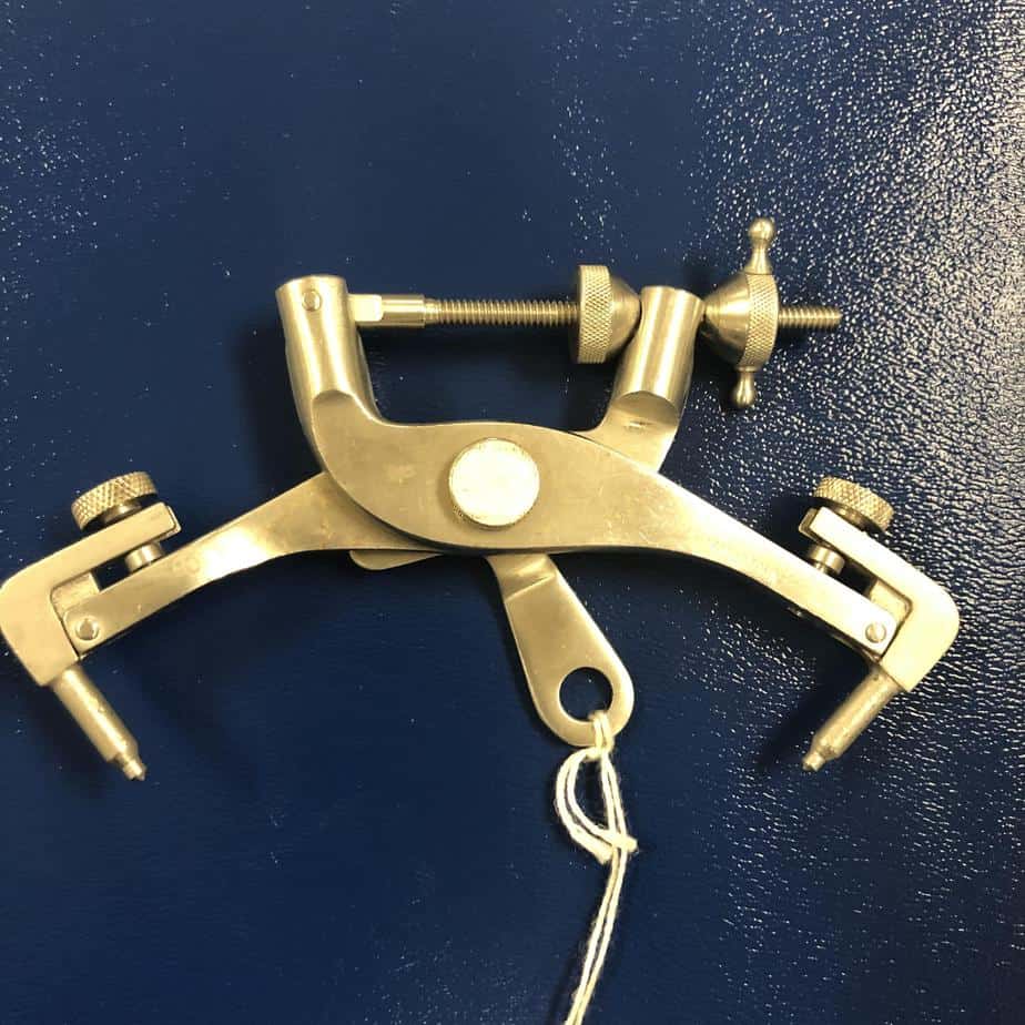 V Mueller skull traction tong