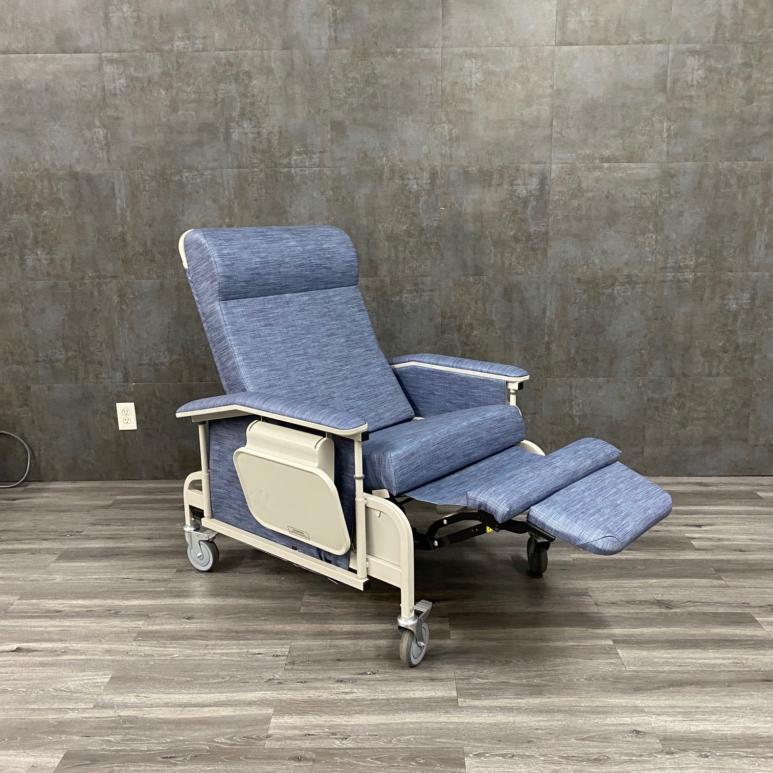 Winco Xl Clinical Care Recliner